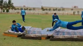 Watch: Bizarre scenes! Imam-ul-Haq and other Pakistan players perform ...
